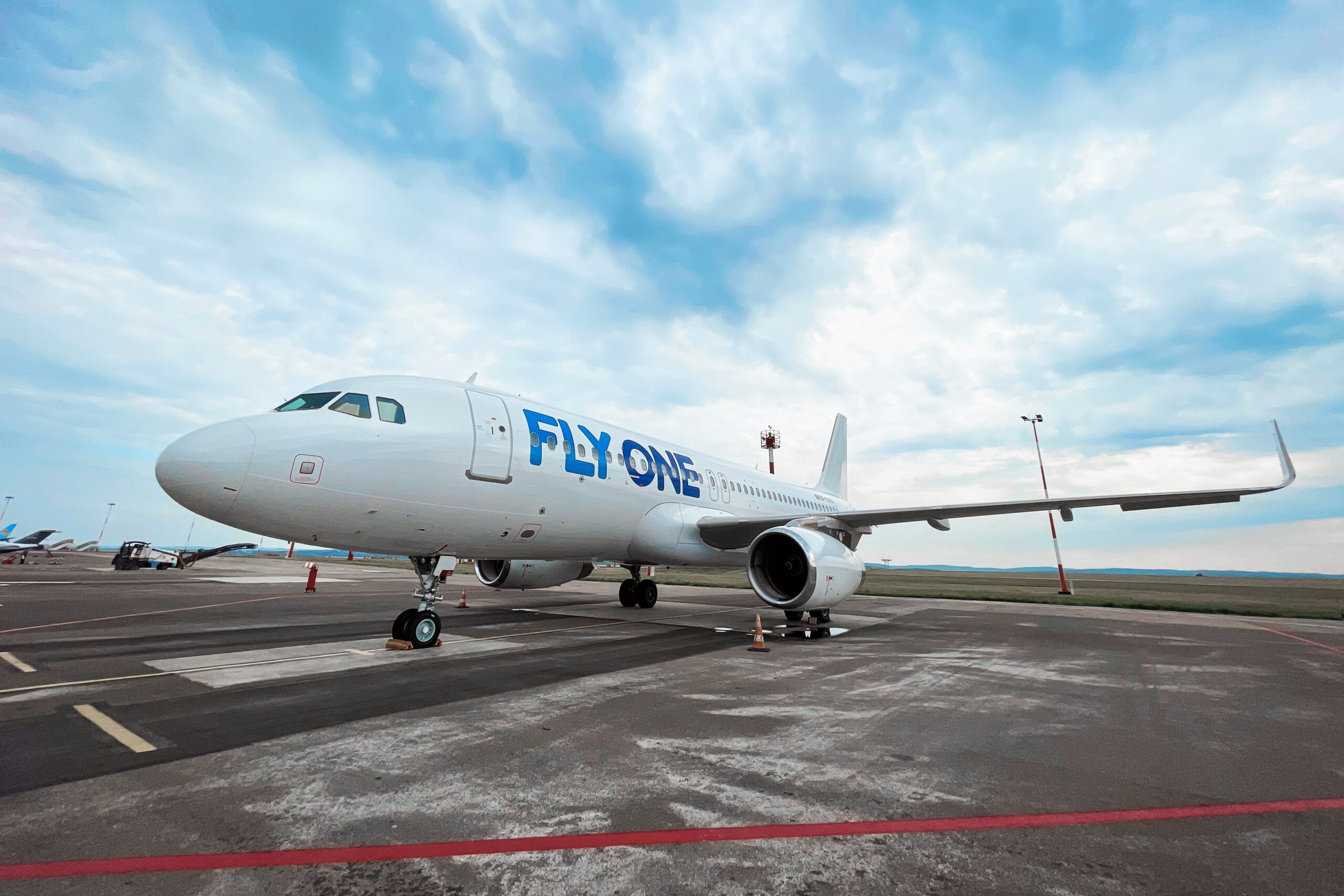 FLYONE își mărește flota cu încă un Airbus A320 - NewsMaker