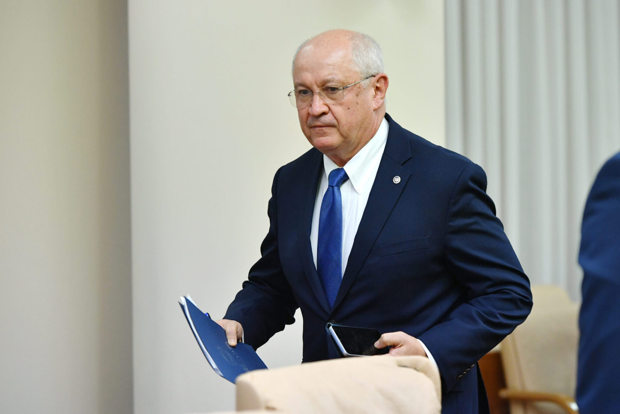 VIDEO Guvernul, în ședință extraordinară. Premierul Alexandru Munteanu face declarații pentru ...