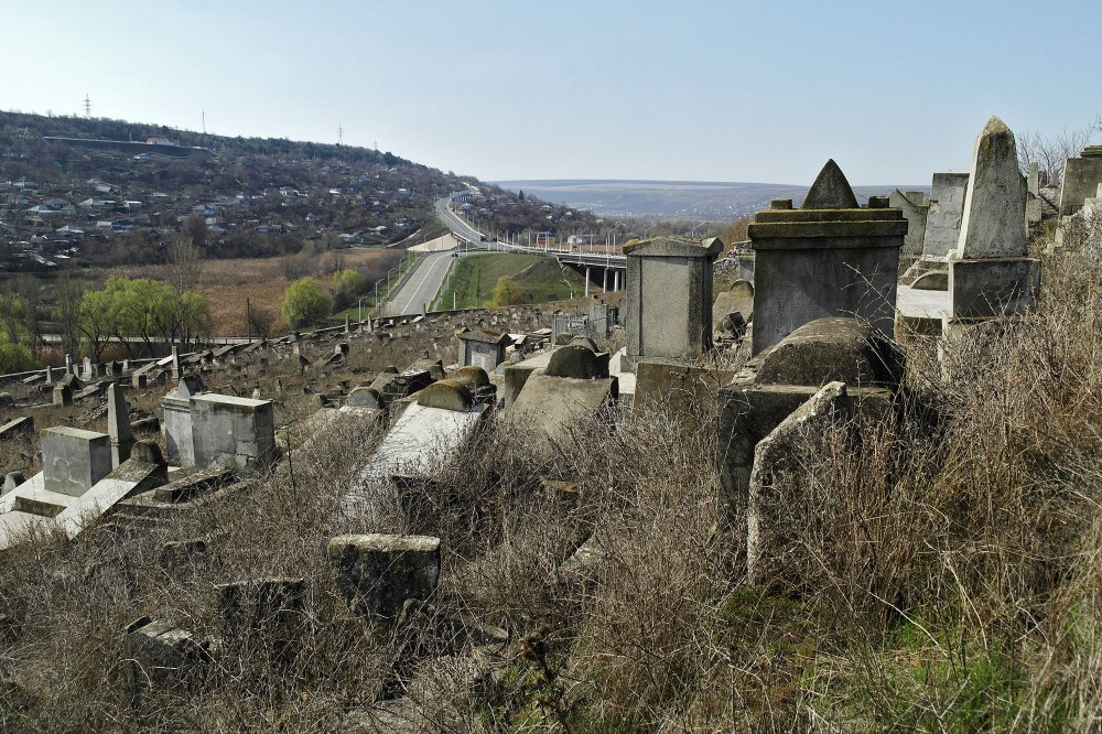 Răpiți de ghetou. Cum erau exterminați evreii și romii în Basarabia în ...